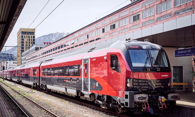 Neue ÖBB-Railjets bei Premierenfahrt durch Tirol eingeweiht – DiePresse.com